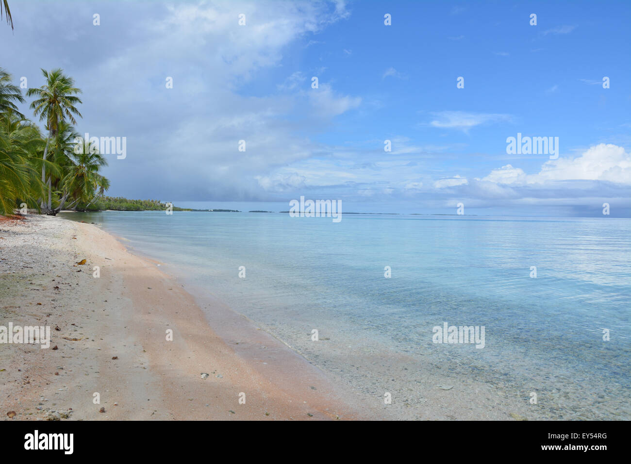 Sandy beach at Ahe - French Polynesia Tuamotu Stock Photo - Alamy