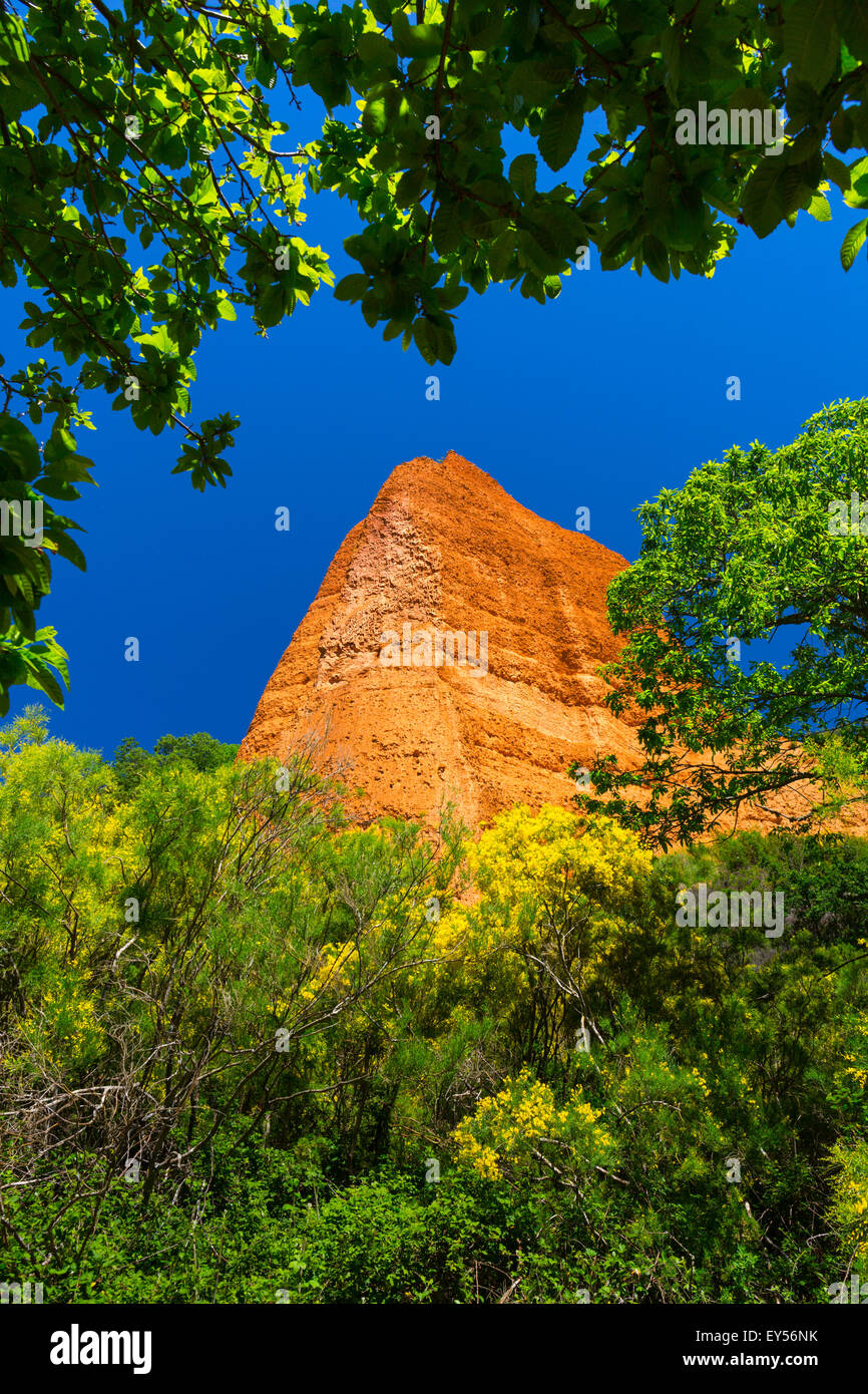 Relief of reddish sand and forest - Las Médulas Spain Stock Photo - Alamy