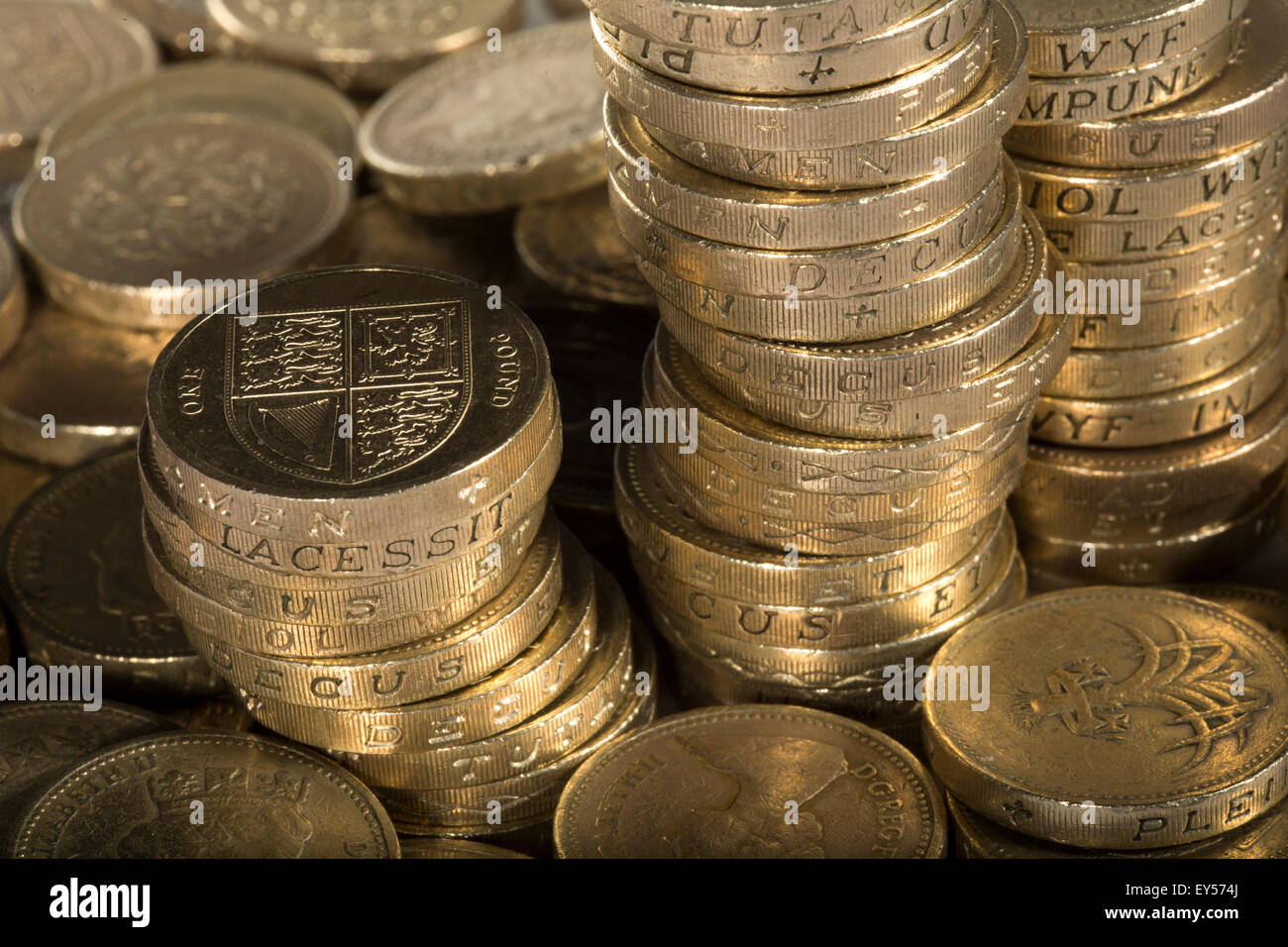 One pound coin shield hi-res stock photography and images - Alamy