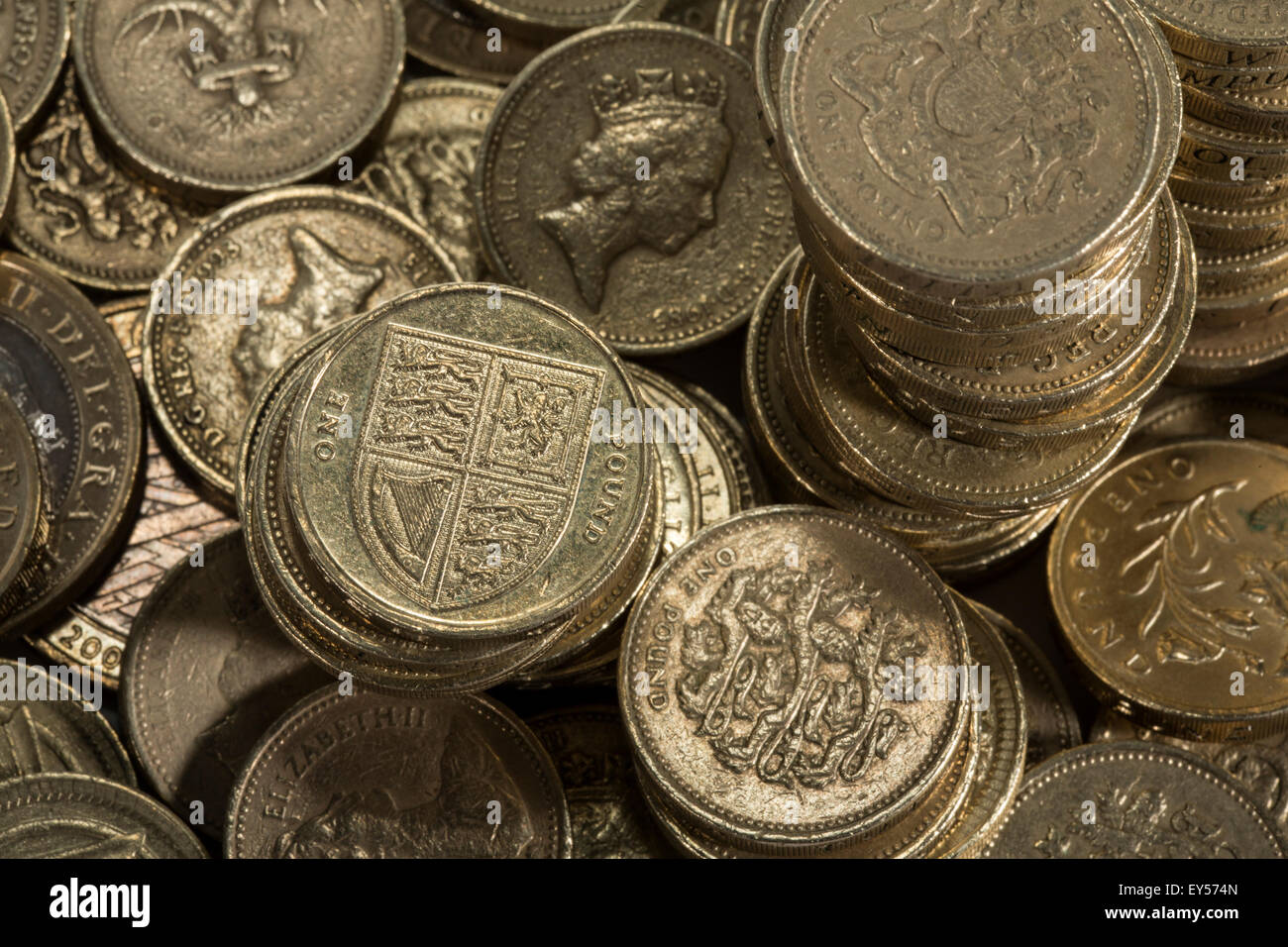 Pound coin shield hi-res stock photography and images - Alamy