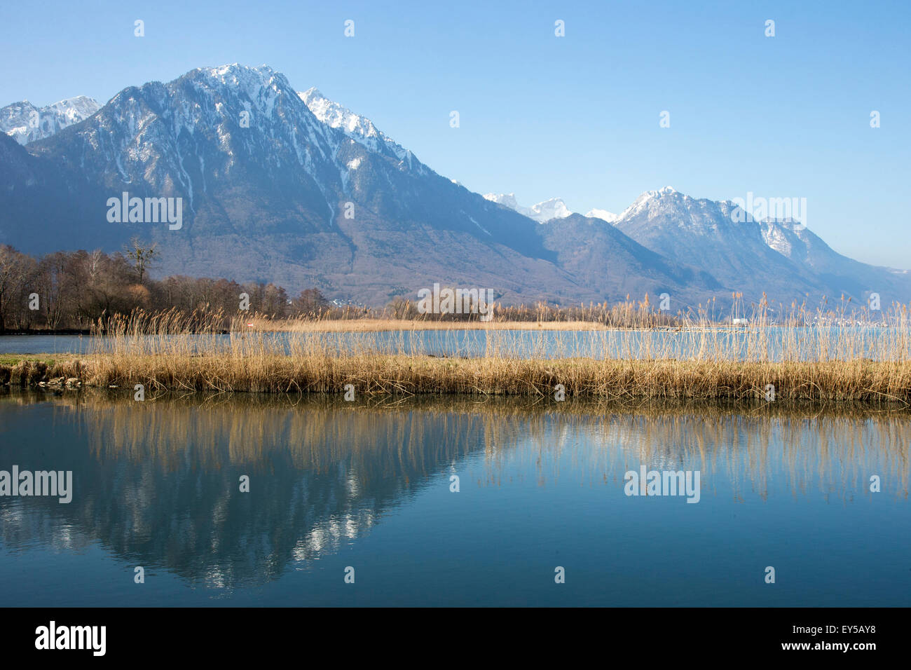 Lake Leman (Geneva) at the end of the winter - Switzerland View from ...