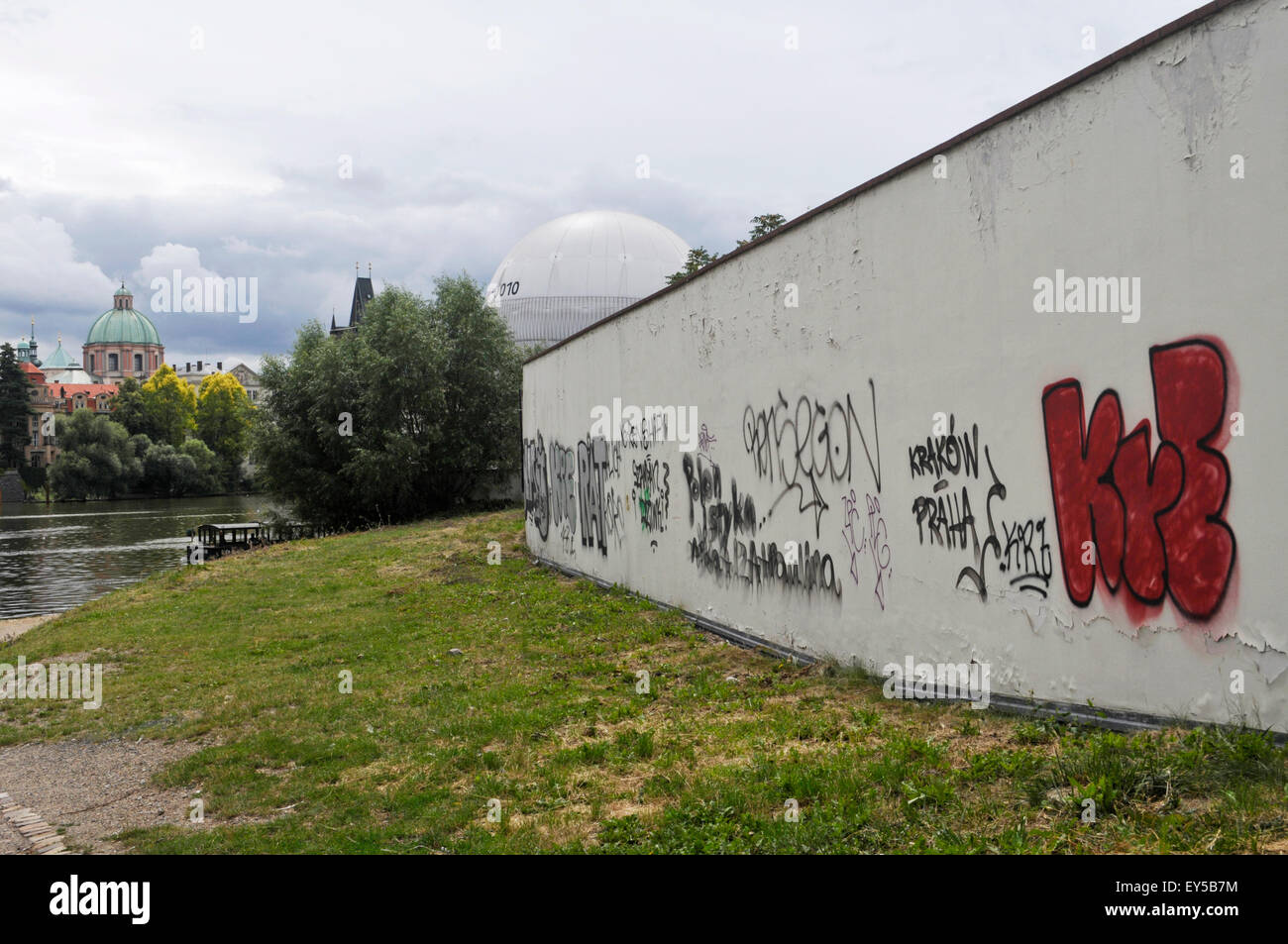 graffiti in kampa island, Prague, Czech Republic Stock Photo - Alamy