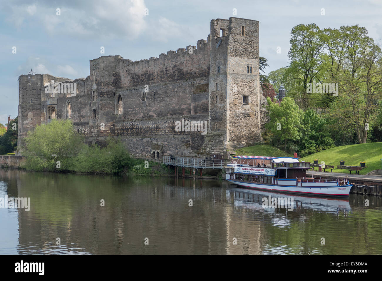 Newark castle on the river trent hi-res stock photography and images ...
