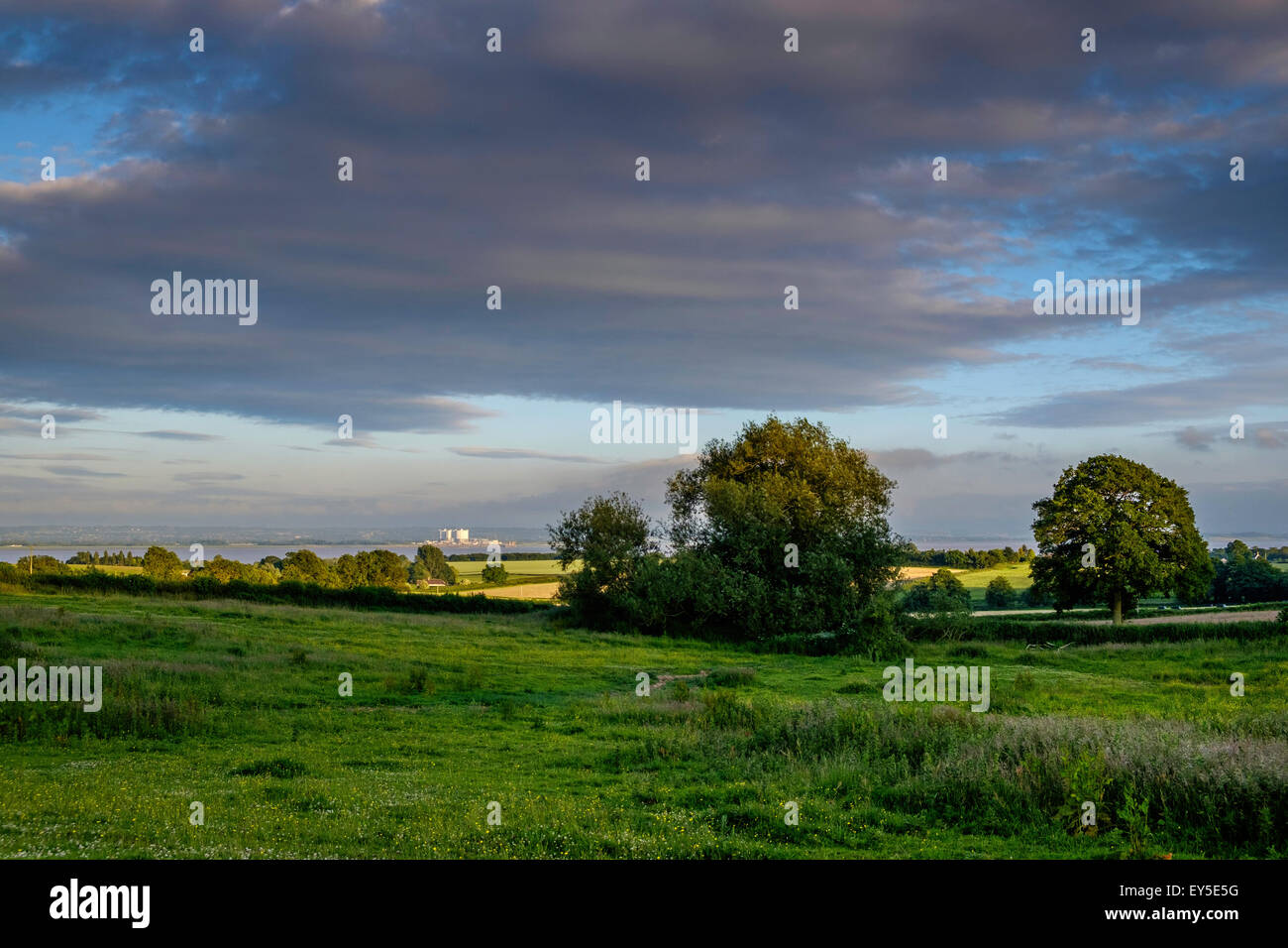 Oldbury nuclear power station hi-res stock photography and images - Alamy