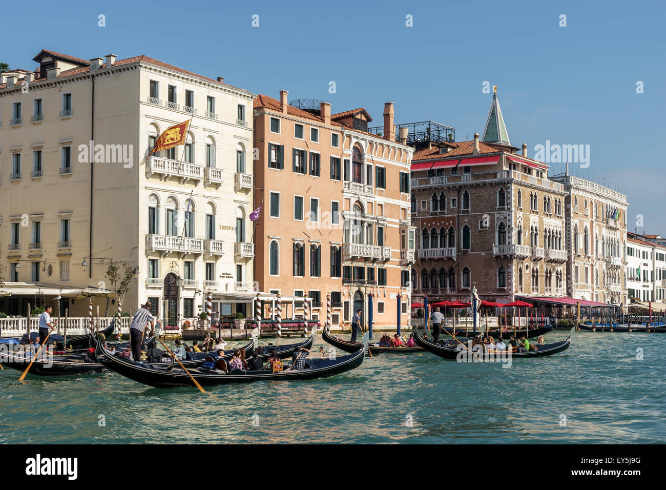 Gondoliers ferrying people in Venice Stock Photo - Alamy