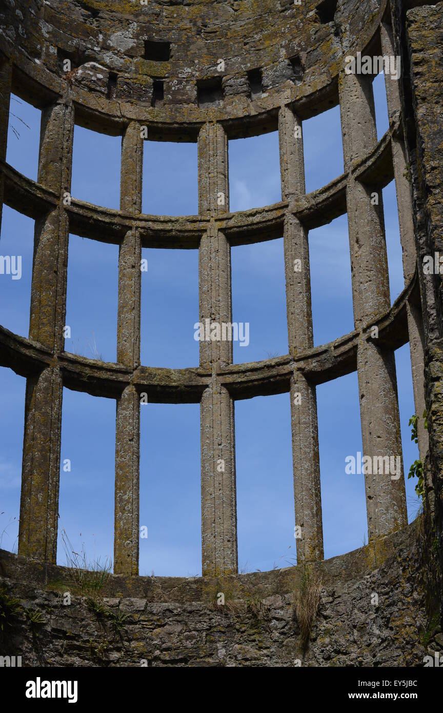 Empty windows hi-res stock photography and images - Alamy