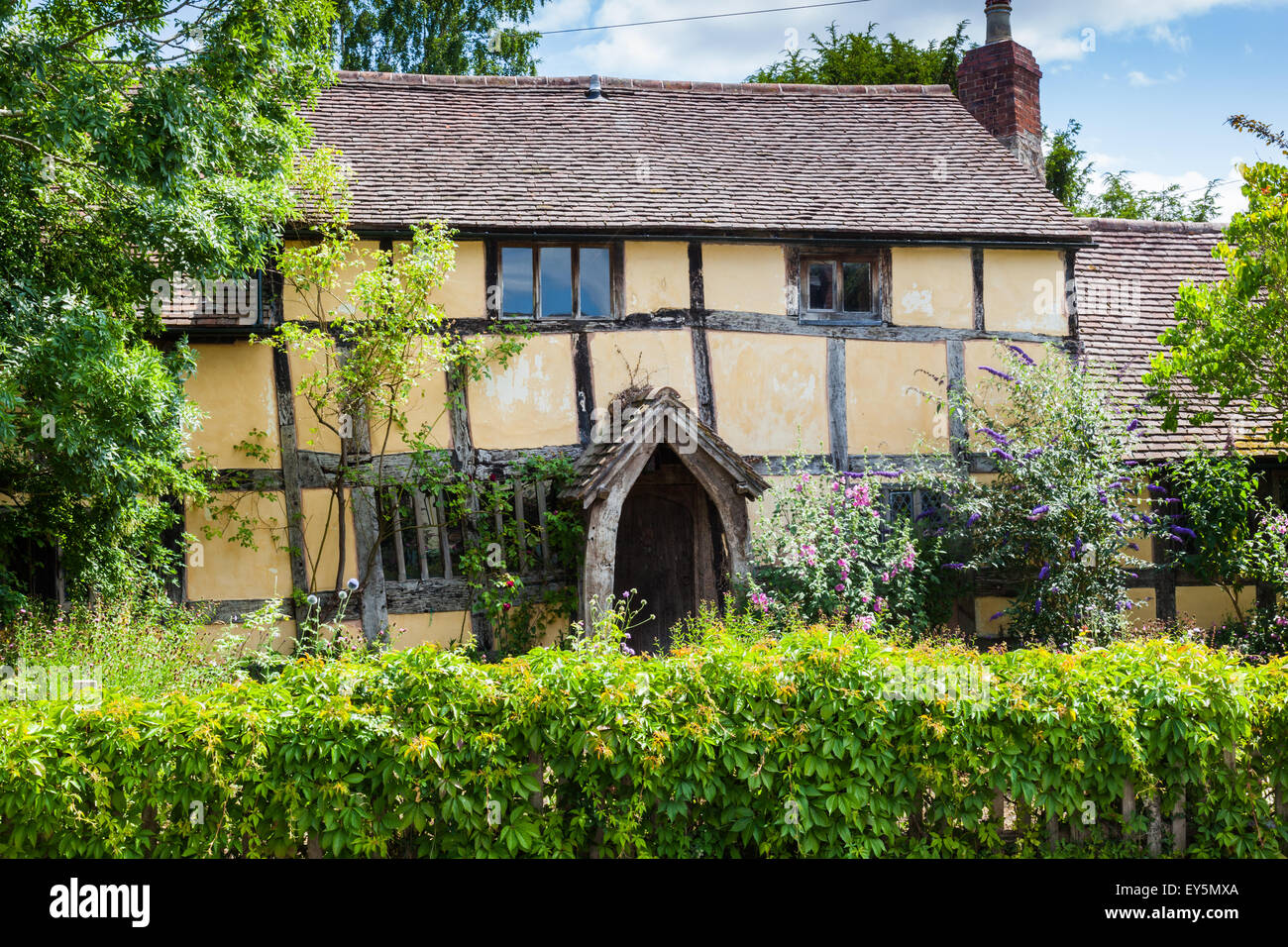 Timber framed cottage hi-res stock photography and images - Alamy