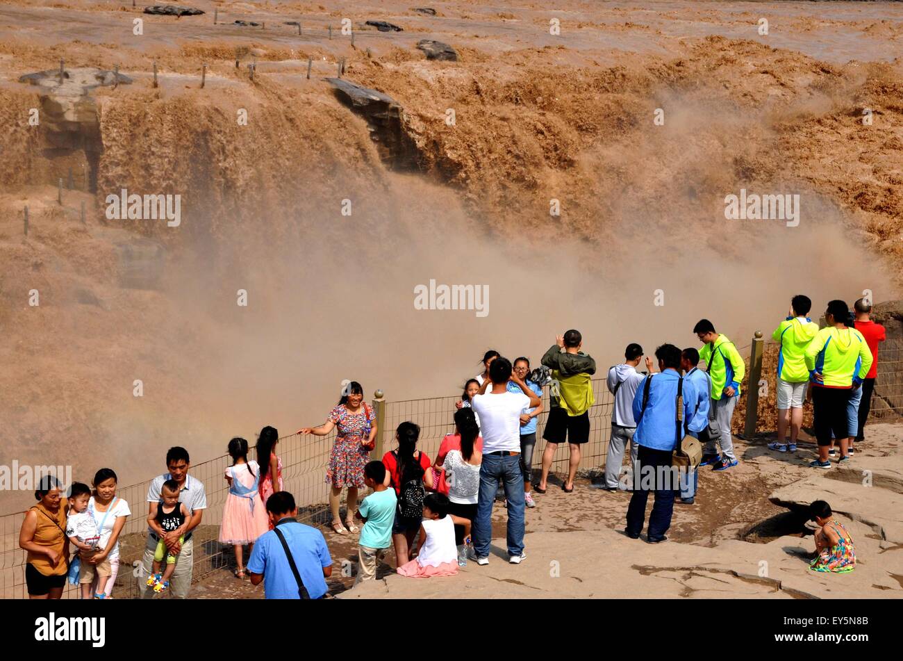 Linfen, China's Shanxi Province. 22nd July, 2015. People visit Hukou ...