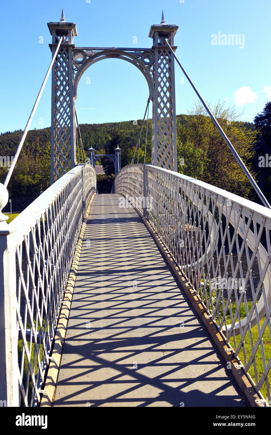 Curved suspension bridge hi-res stock photography and images - Alamy