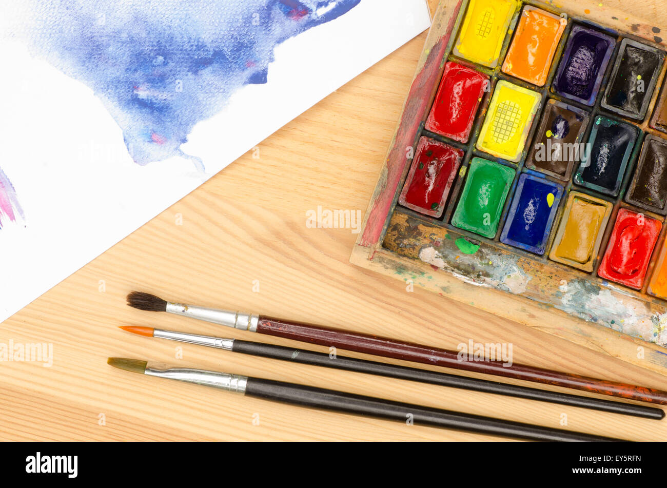 Palette old watercolor paints close hi-res stock photography and images ...