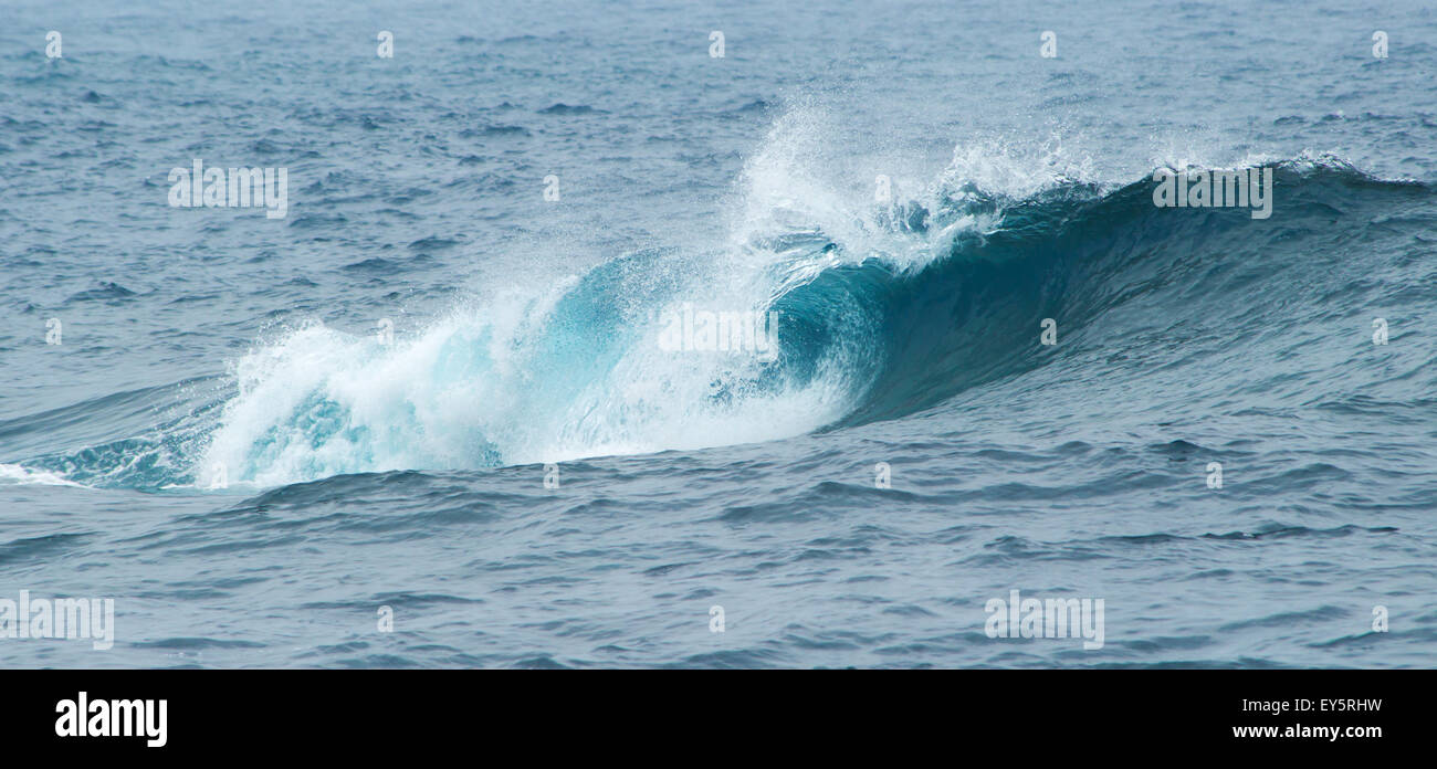 powerful ocean waves breaking natural background Stock Photo - Alamy