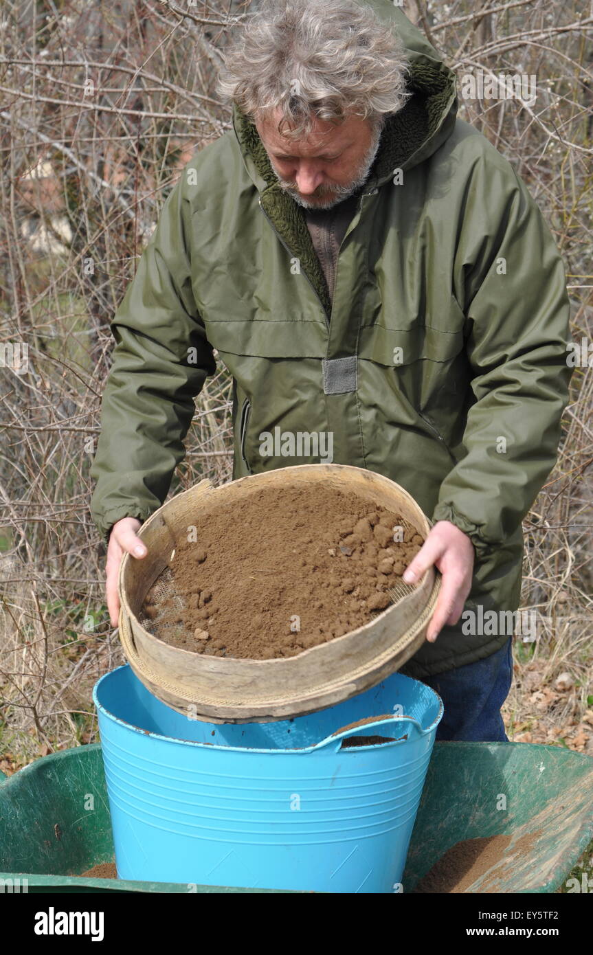 Collecting of soil for a kitchen garden Stock Photo - Alamy
