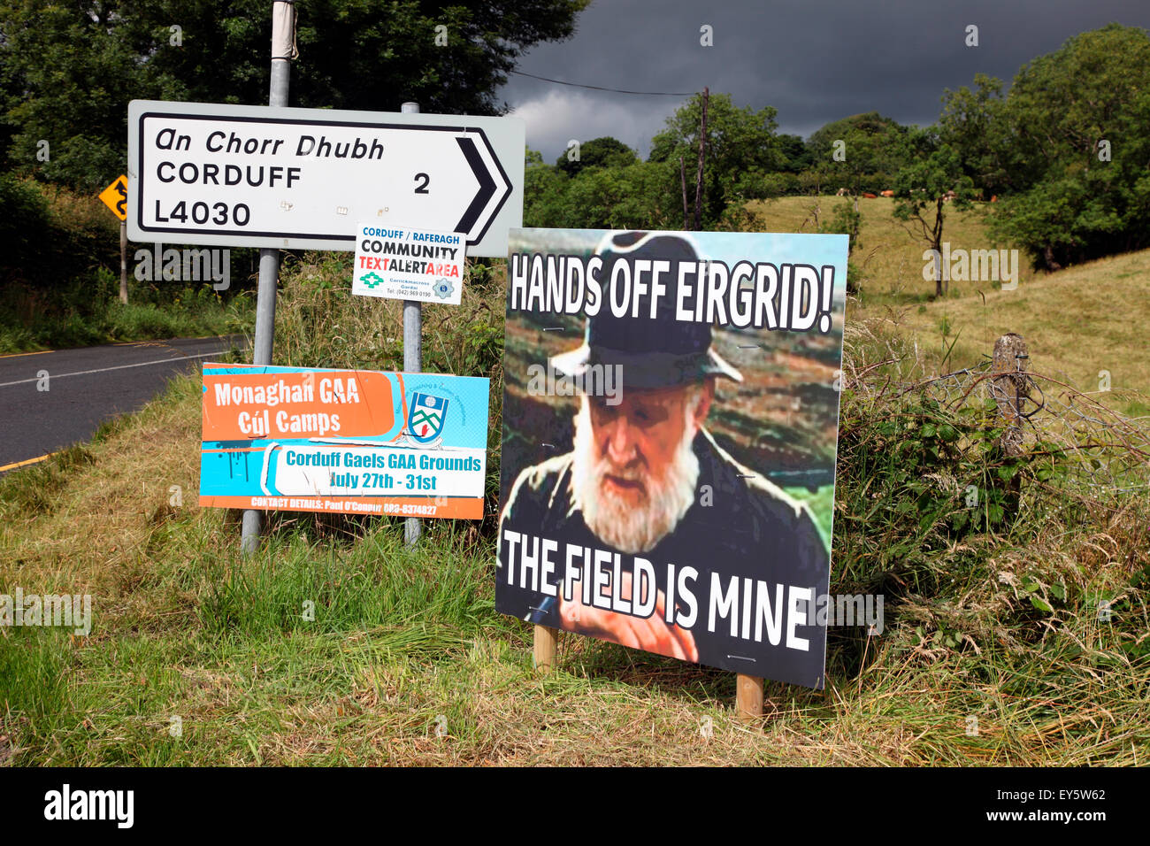 Roadside sign hi-res stock photography and images - Alamy