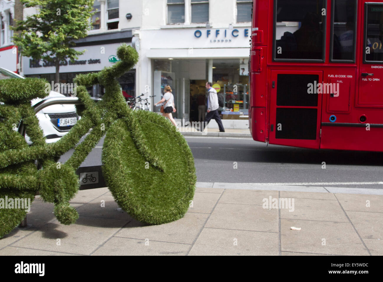 Wimbledon London,UK. 22nd July 2015. A Bicycle chained to a bike rack ...