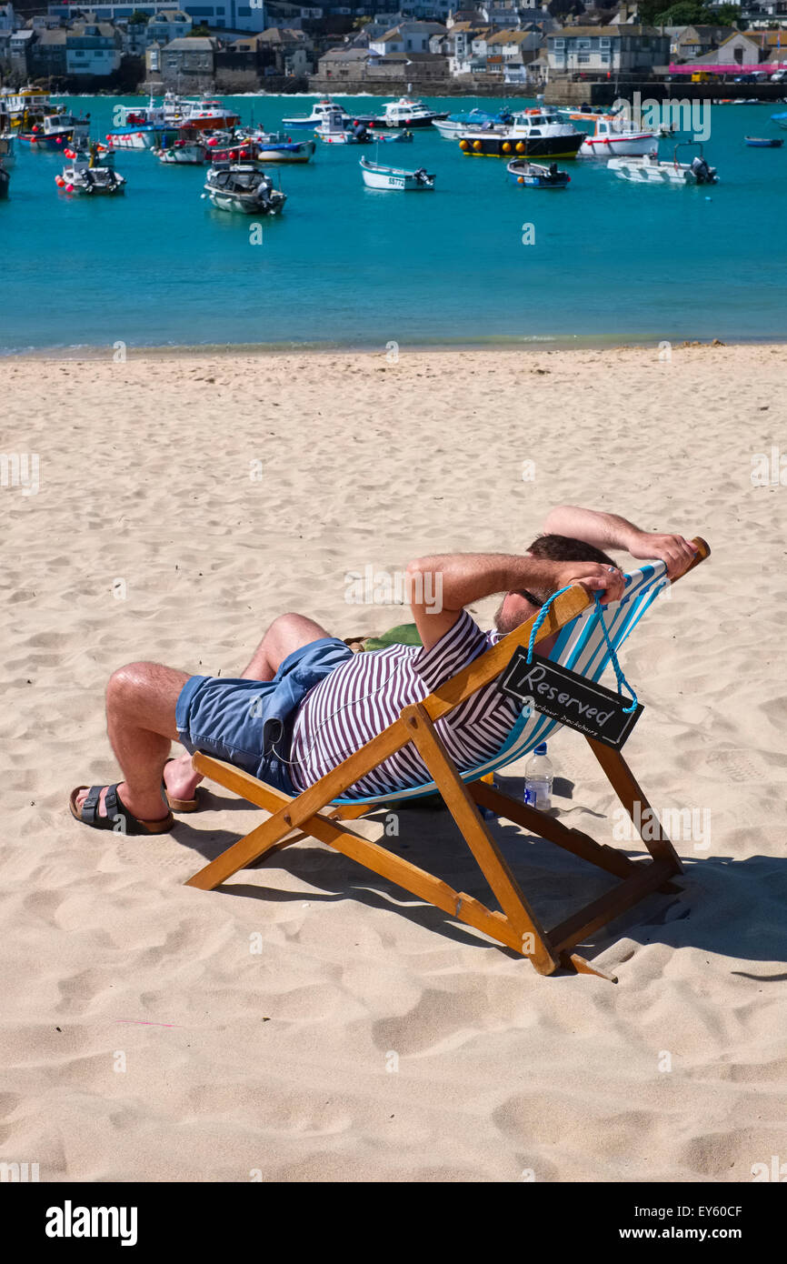 Suntan man hi-res stock photography and images - Alamy