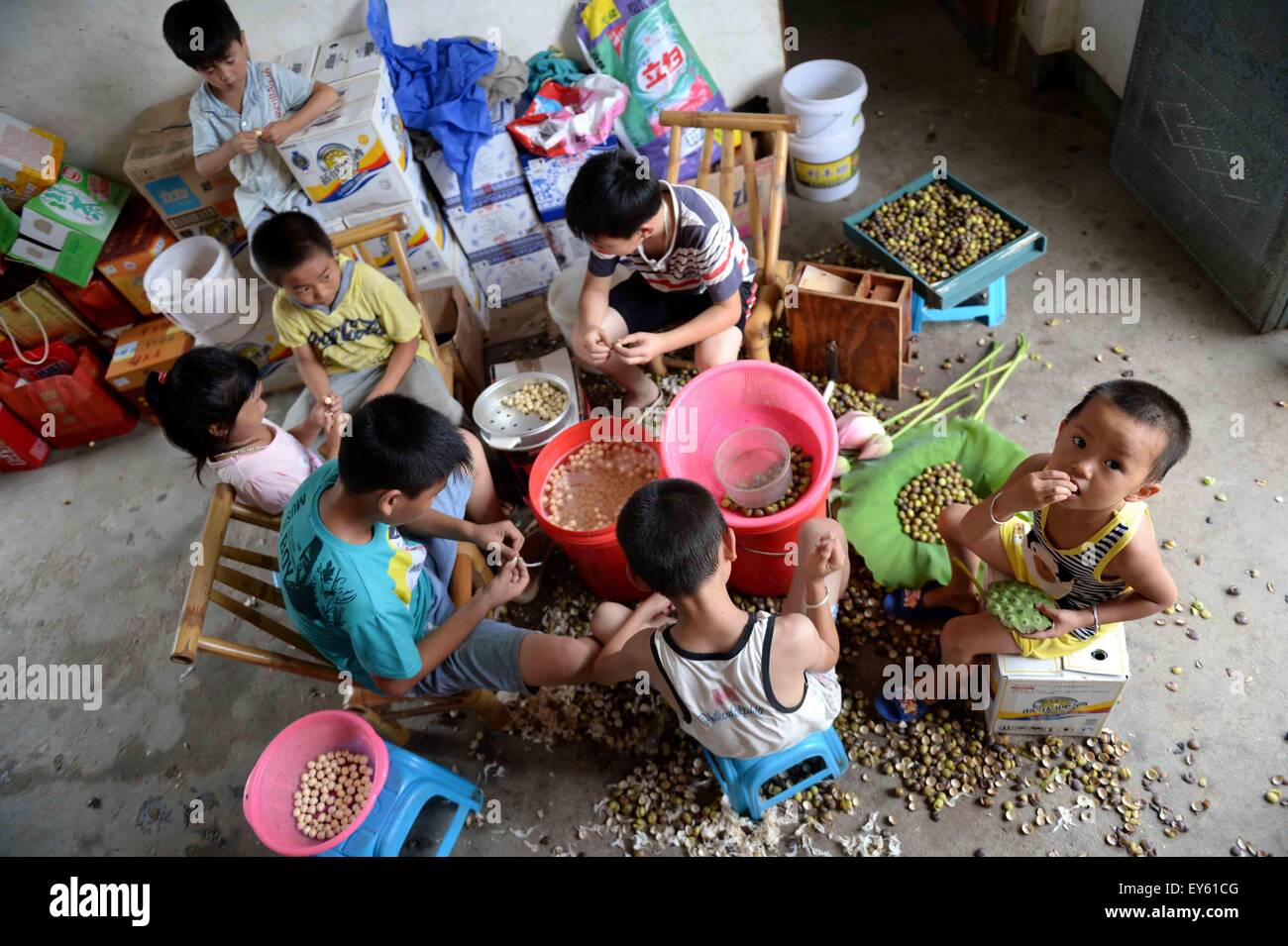 Nanfeng, China's Jiangxi Province. 22nd July, 2015. Rural children on ...