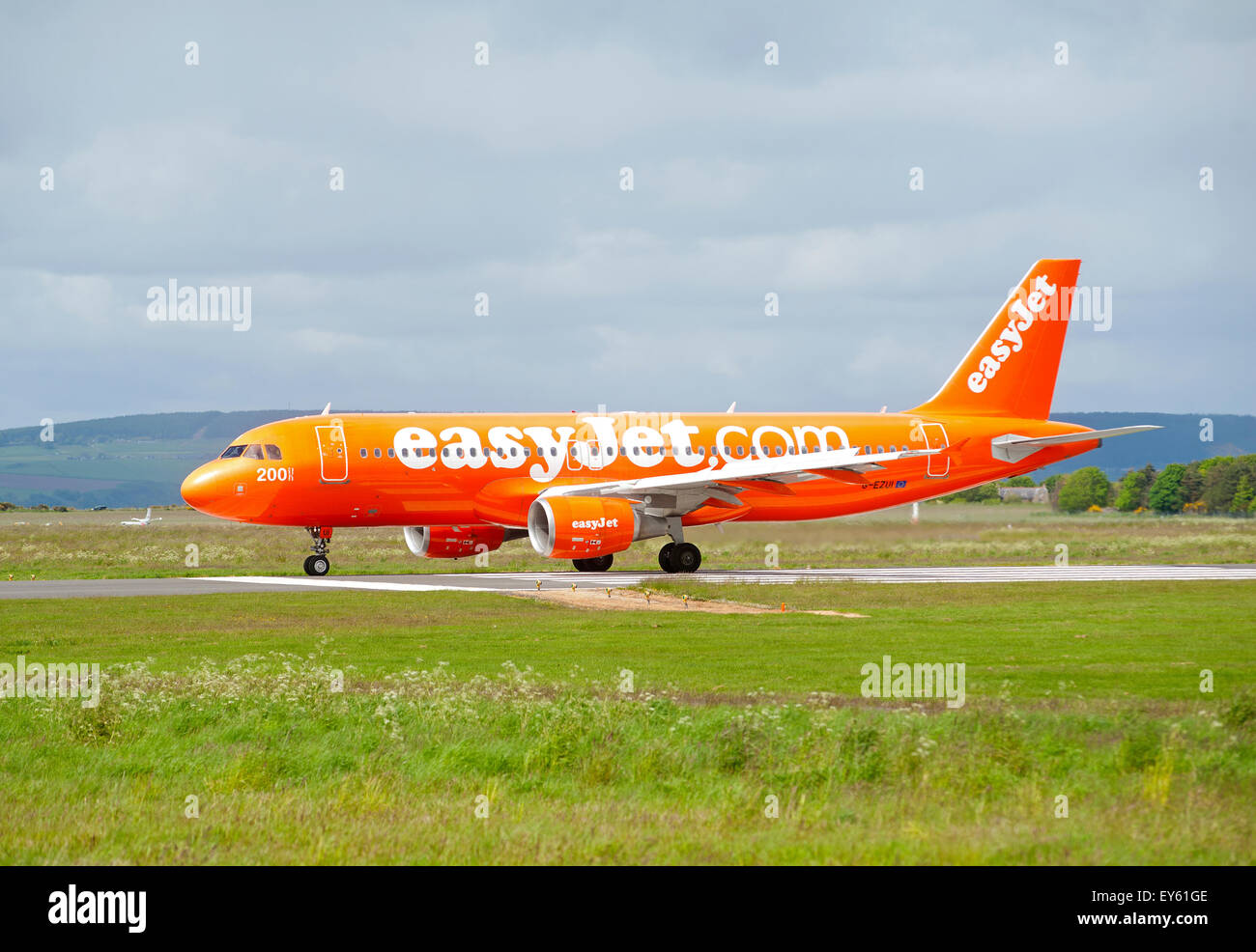 Easyjet 320-214 Airbus (G-EZUI) Civil Passenger Airliner arriving at ...
