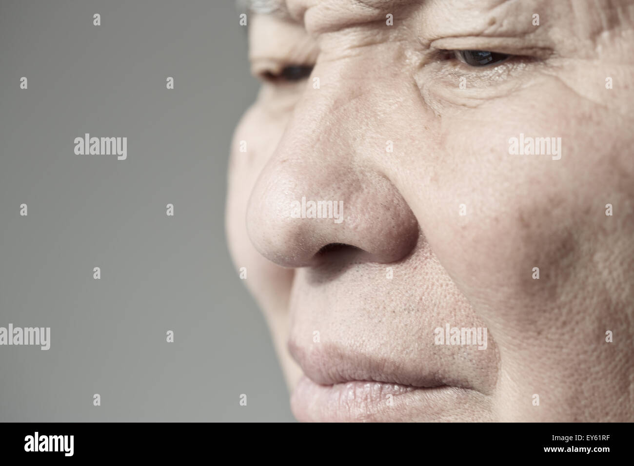 Face of elderly man looking away. Horizontal photo Stock Photo - Alamy