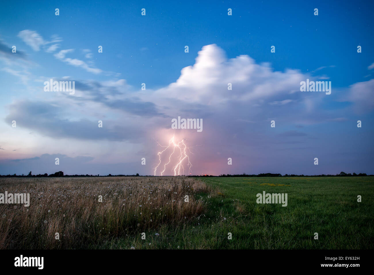 Thunderstorm single-stage high base and isolated - France Cumulonimbus ...