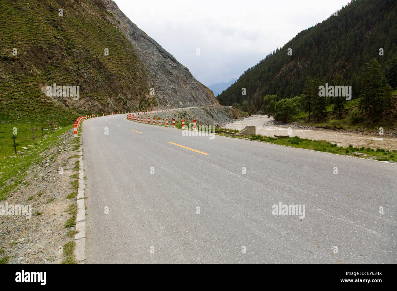 Road in Qinghai province, China Stock Photo - Alamy