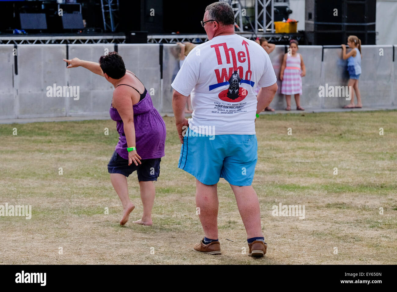 Audience dancing at the Brentwood Festival 2015 Stock Photo - Alamy