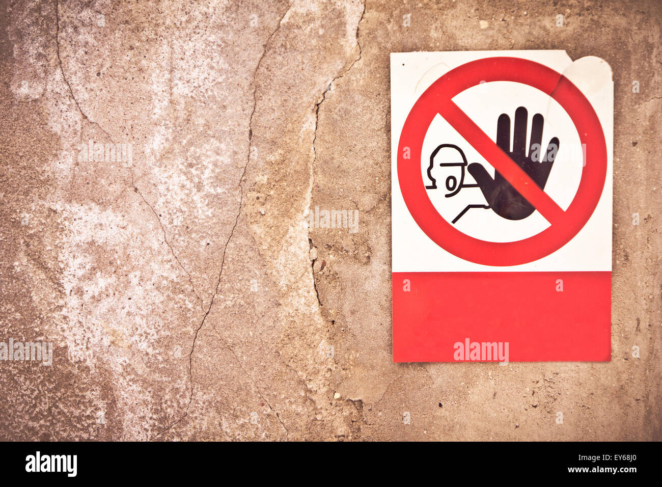 Sign entrance wall hi-res stock photography and images - Alamy