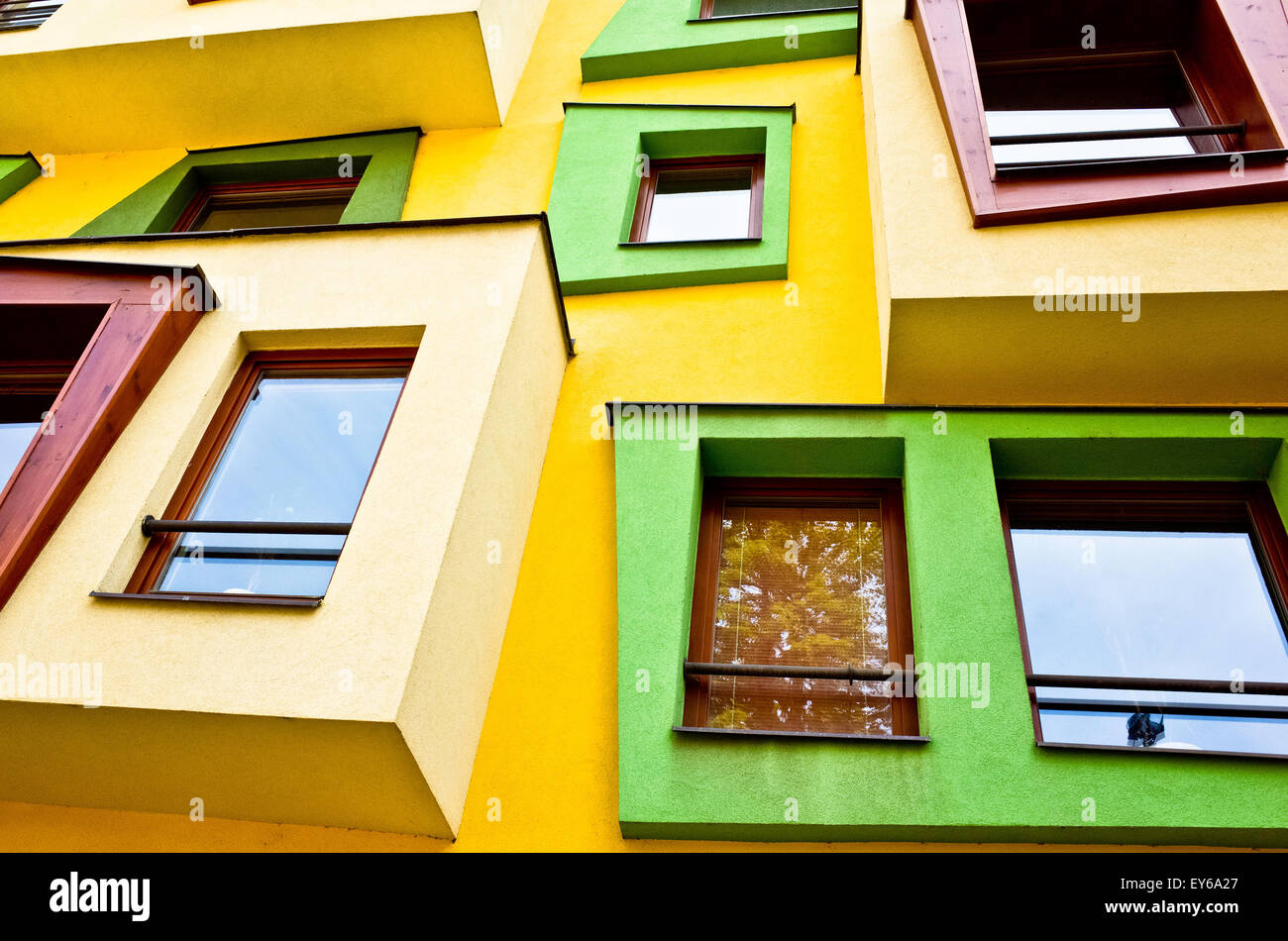 Modern green building hi-res stock photography and images - Alamy