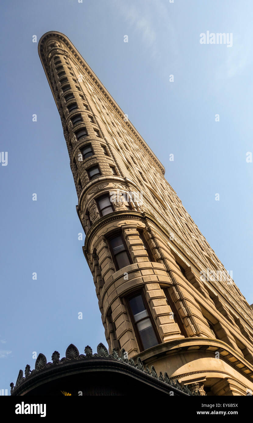 Frontal view of Flatiron Building, the Fuller, landmark, Building ...