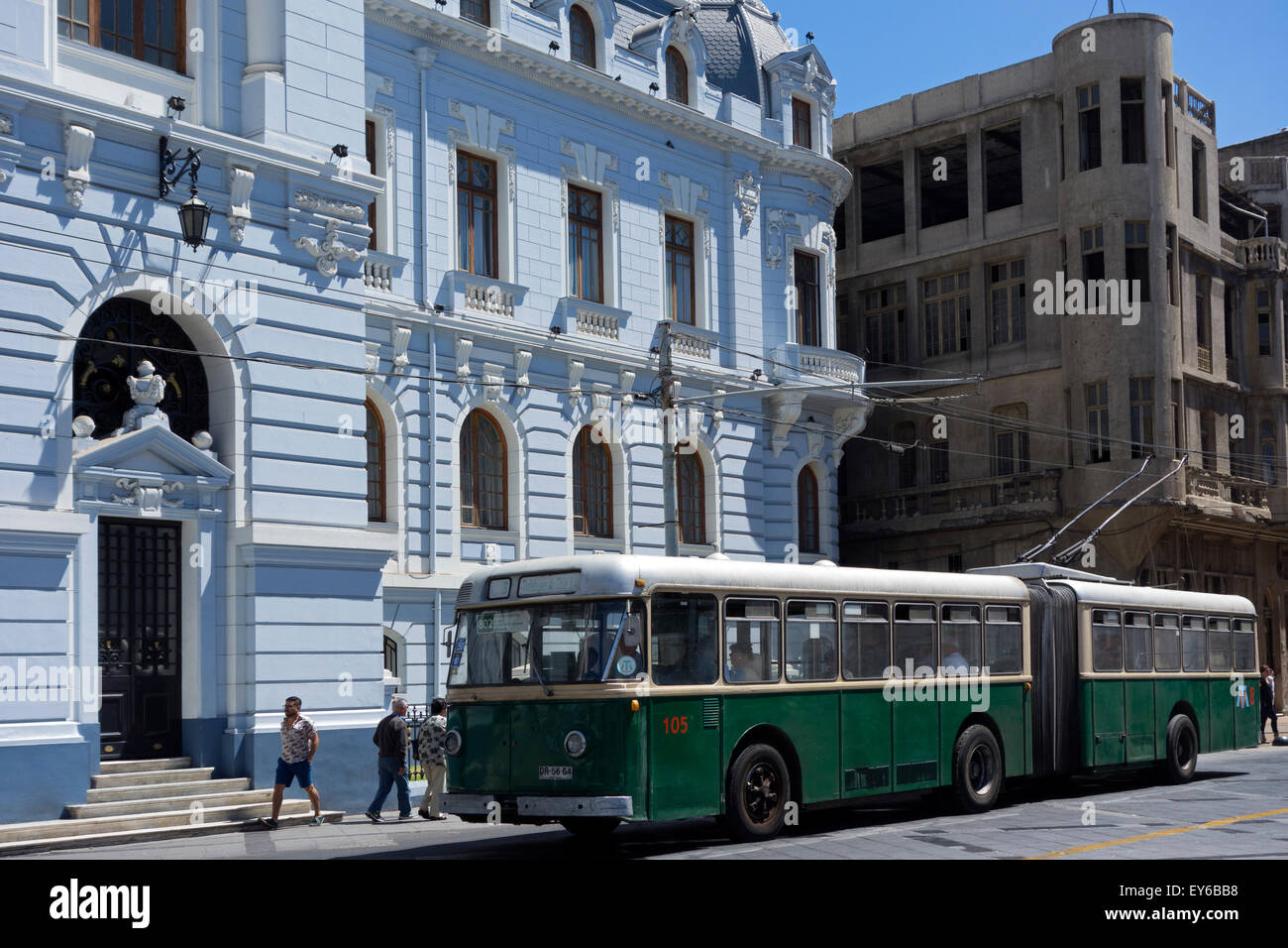 Old trolley bus. Valparaiso. Chile Stock Photo - Alamy