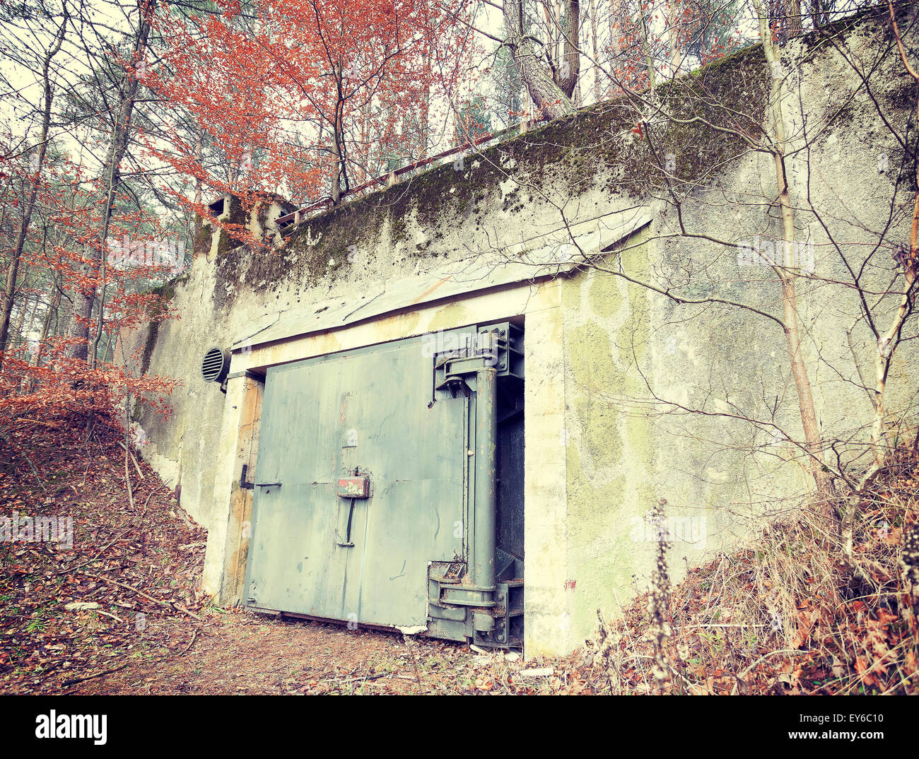Bunker door hi-res stock photography and images - Alamy
