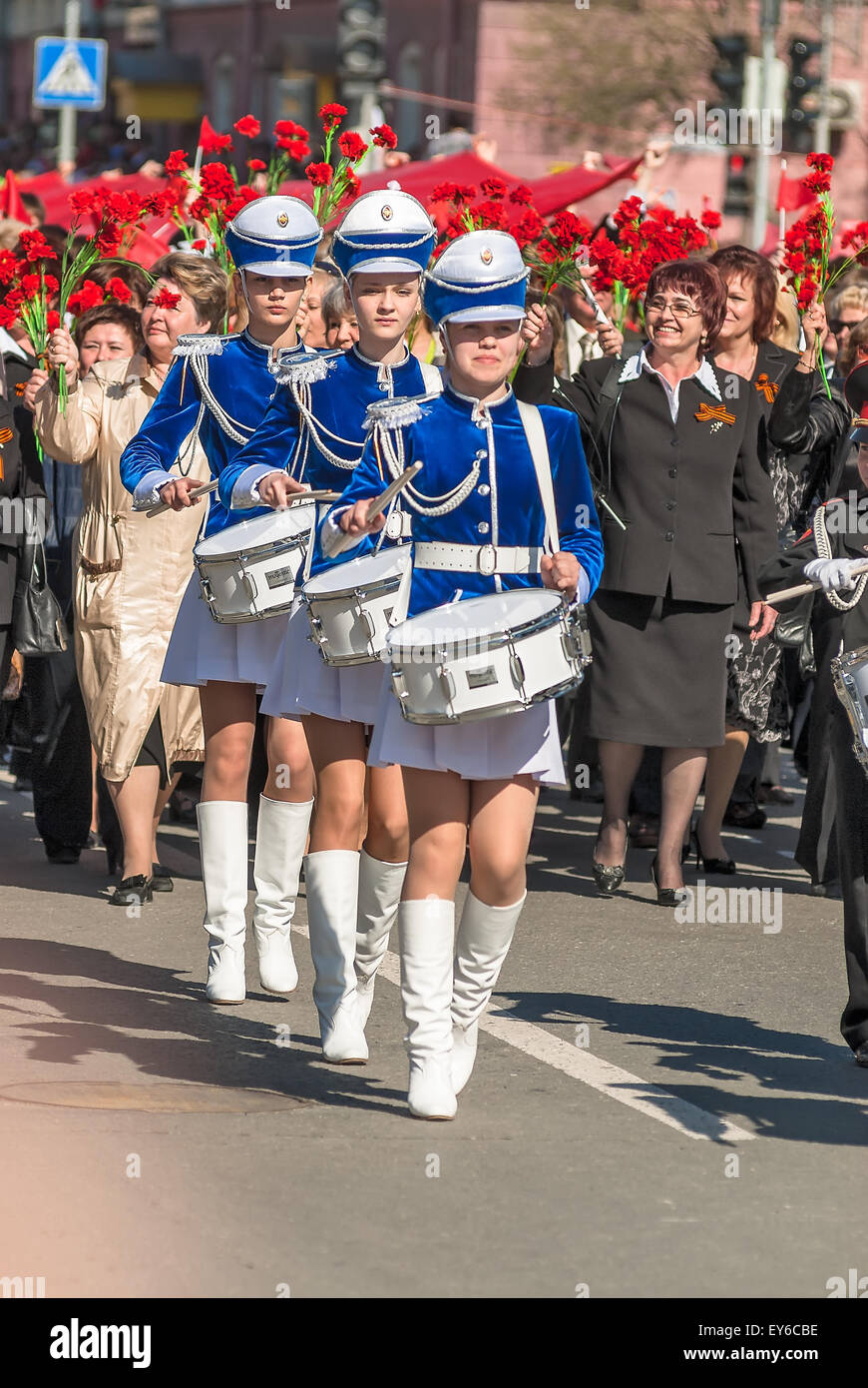 Drummer girls on Victory Day parade Stock Photo - Alamy