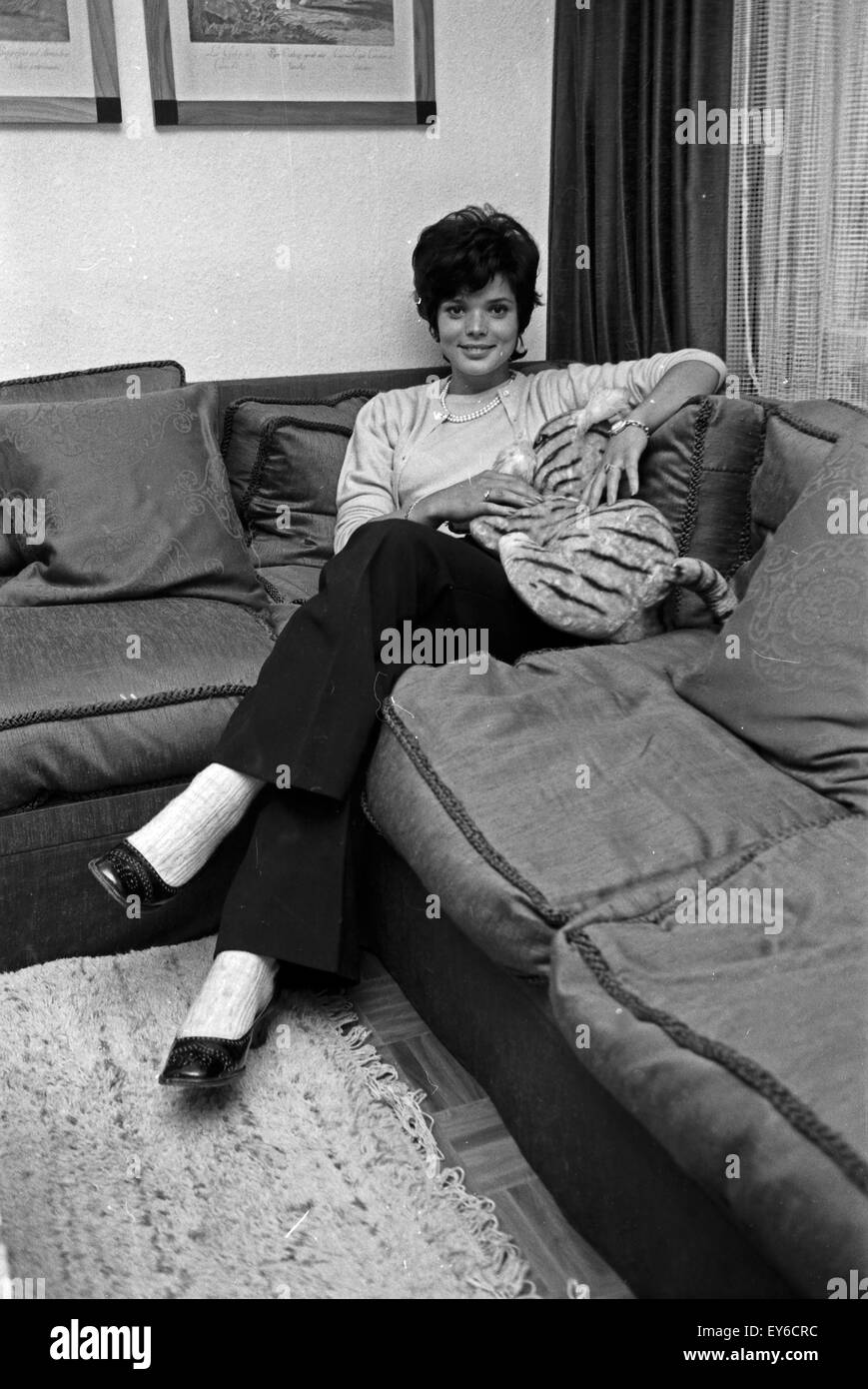 Deutsche Schauspielerin Uschi Glas, Deutschland 1960er Jahre. German actress Uschi Glas, Germany ...