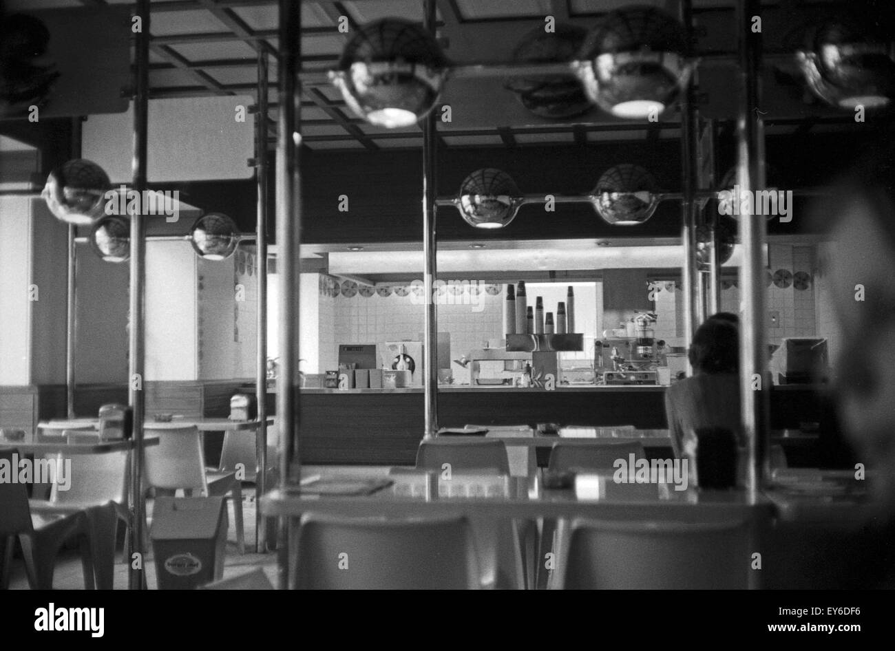 Im Innenraum des Schnellrestaurants "Burger Chef", Deutschland 1960er ...