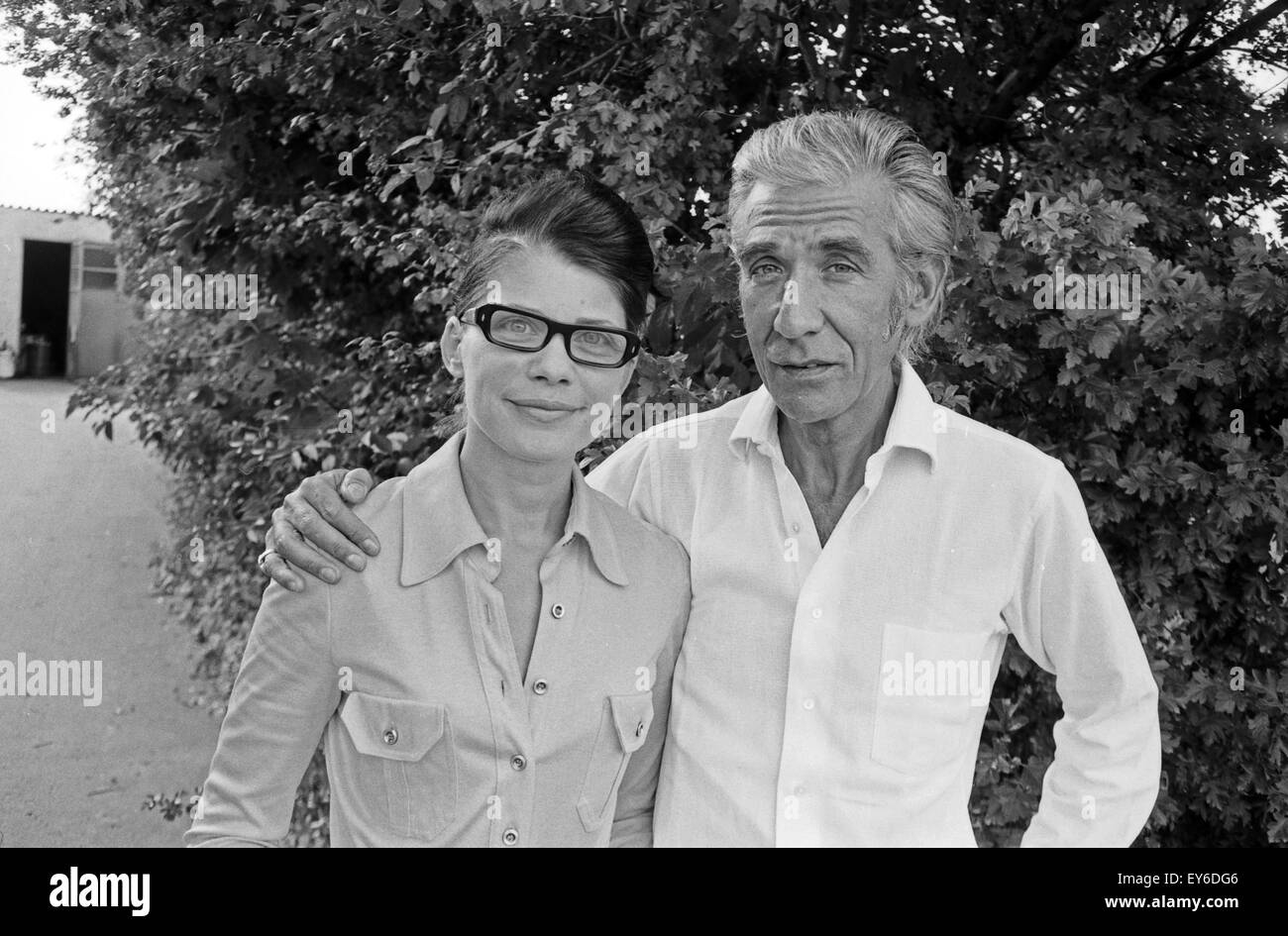 Der Schweizer Schauspieler Lukas Ammann mit Ehefrau Liselotte Ebnet ...