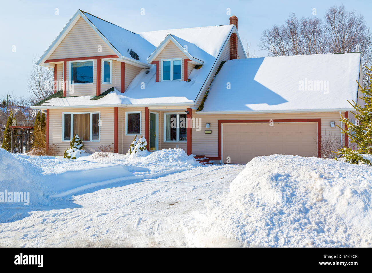 Housing development in the snow hi-res stock photography and images - Alamy