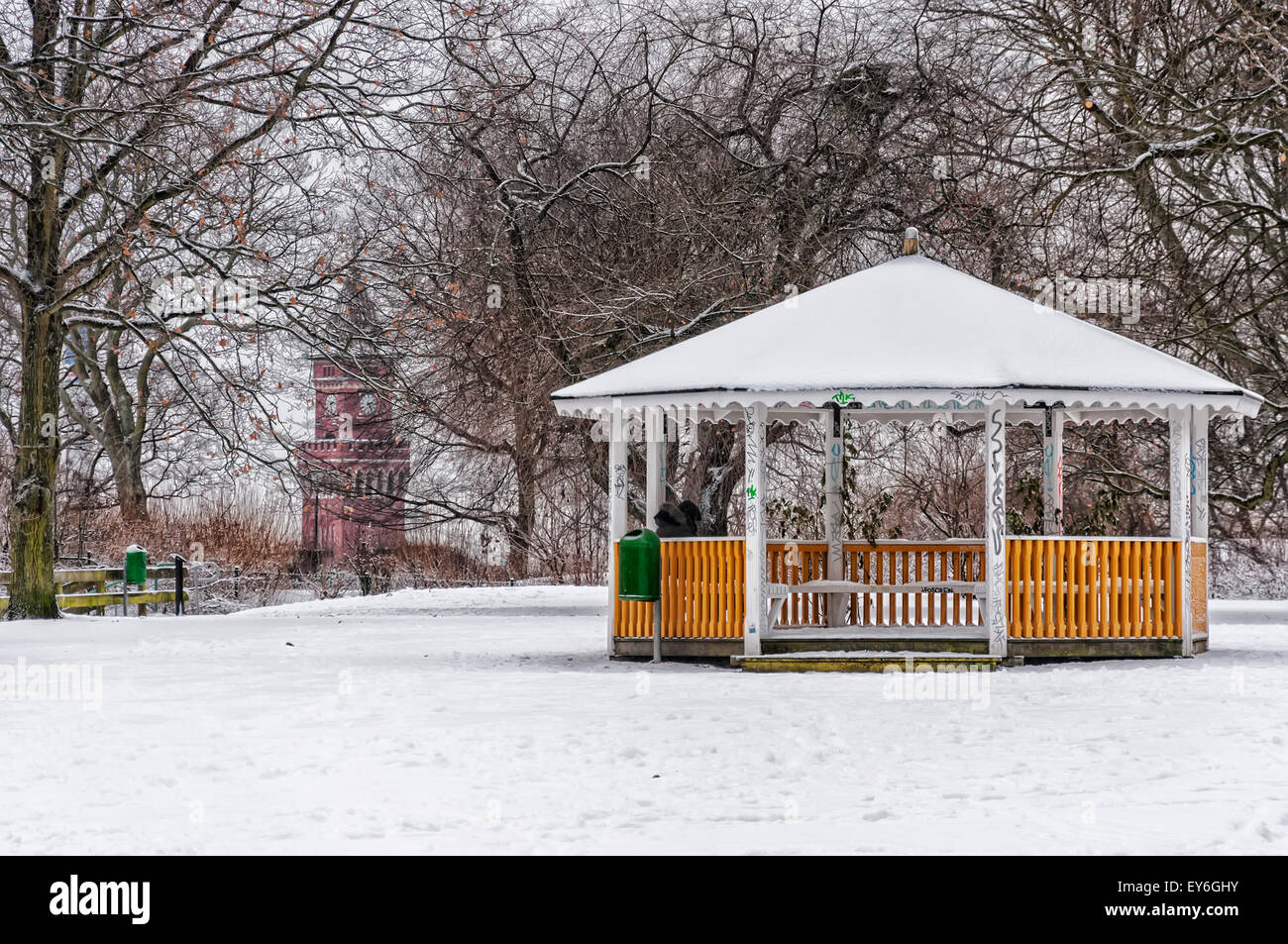 Covered pavillion hi-res stock photography and images - Alamy