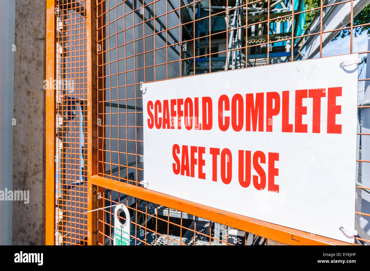Scaffold dangerous hi-res stock photography and images - Alamy