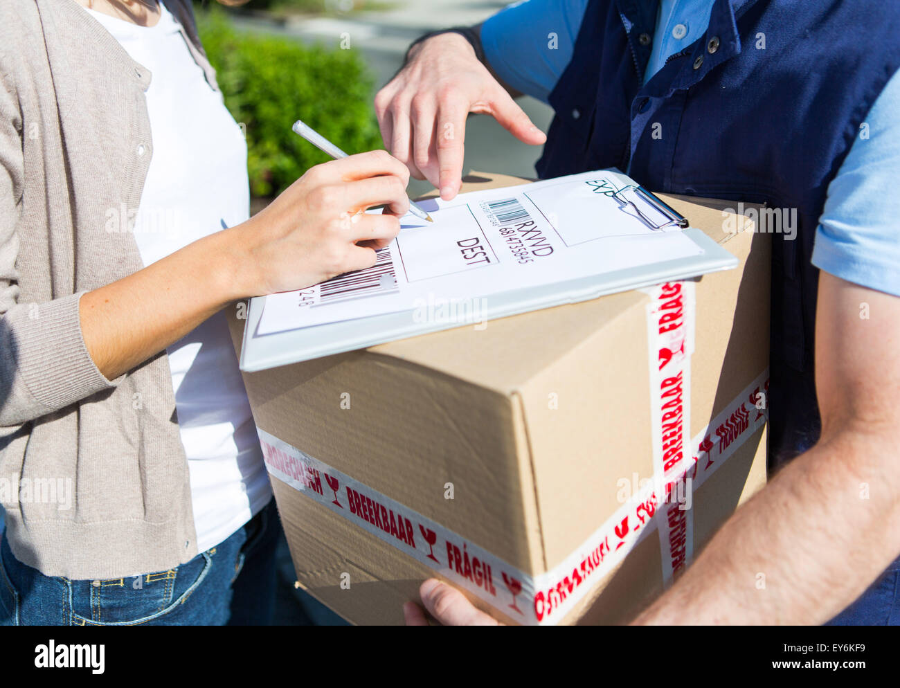 Delivery note hi-res stock photography and images - Alamy