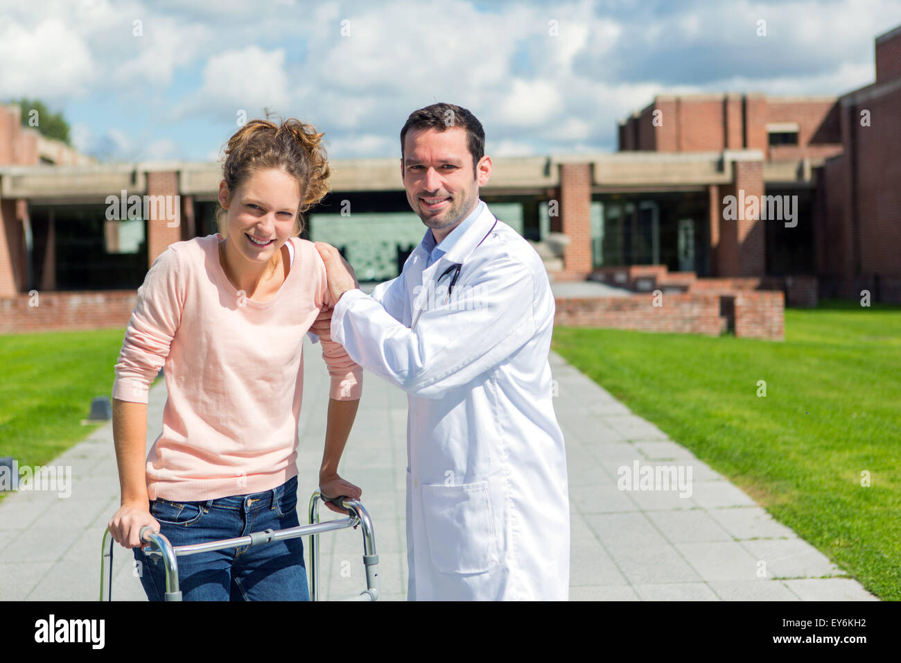 Assisting explanation hi-res stock photography and images - Alamy