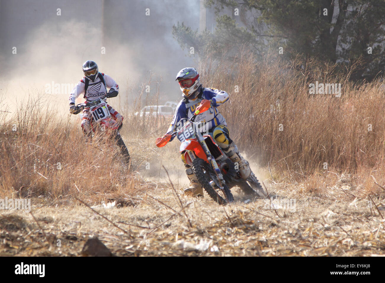 Riding motorbikes off road hi-res stock photography and images - Alamy