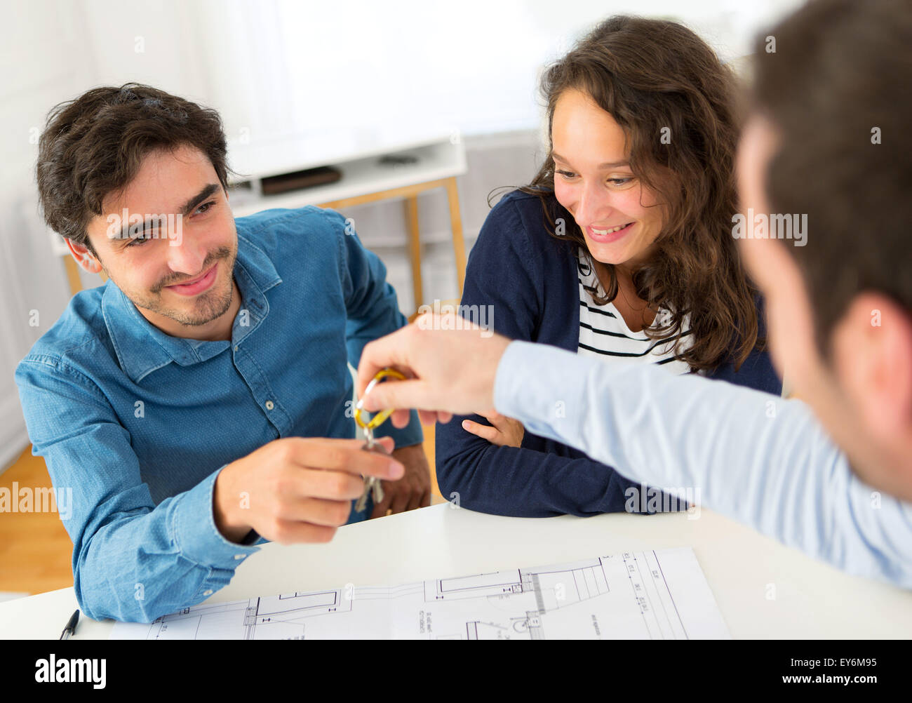 Handing over keys hi-res stock photography and images - Alamy