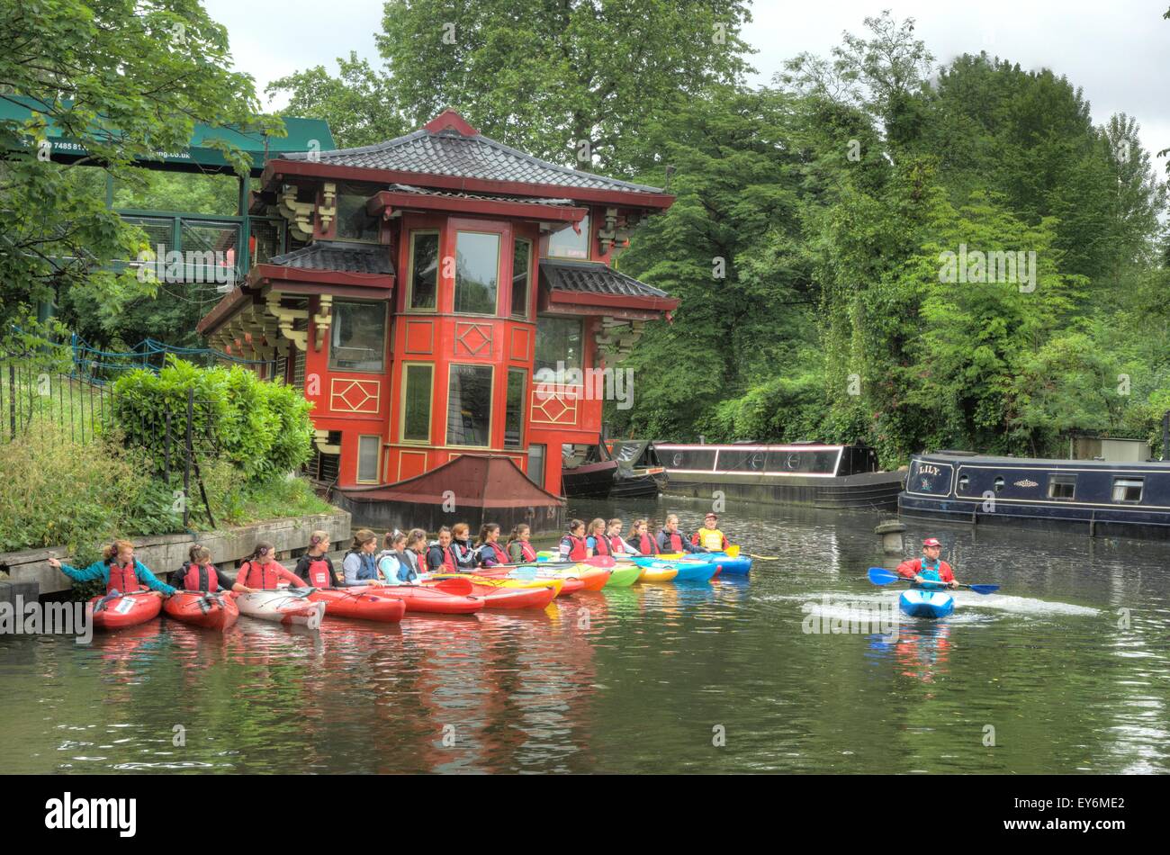 kayaking club kids in kayak regents canal Stock Photo - Alamy
