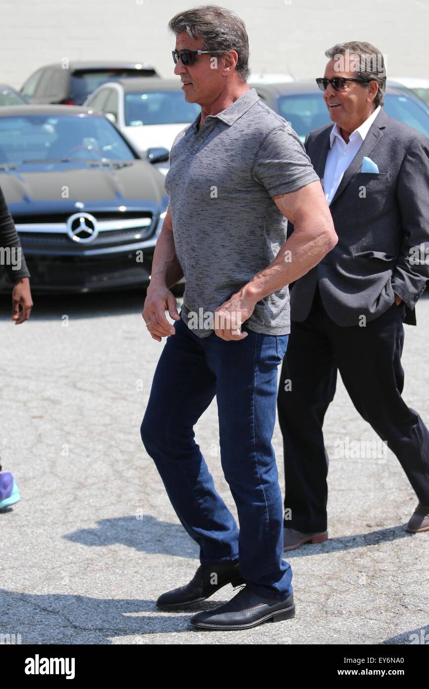 Sylvester Stallone Shows Off His Muscles Arm Wrestling After Lunch With ...