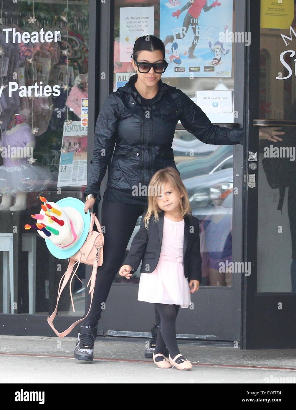 Kourtney Kardashian takes her daughter Penelope to ballet class ...