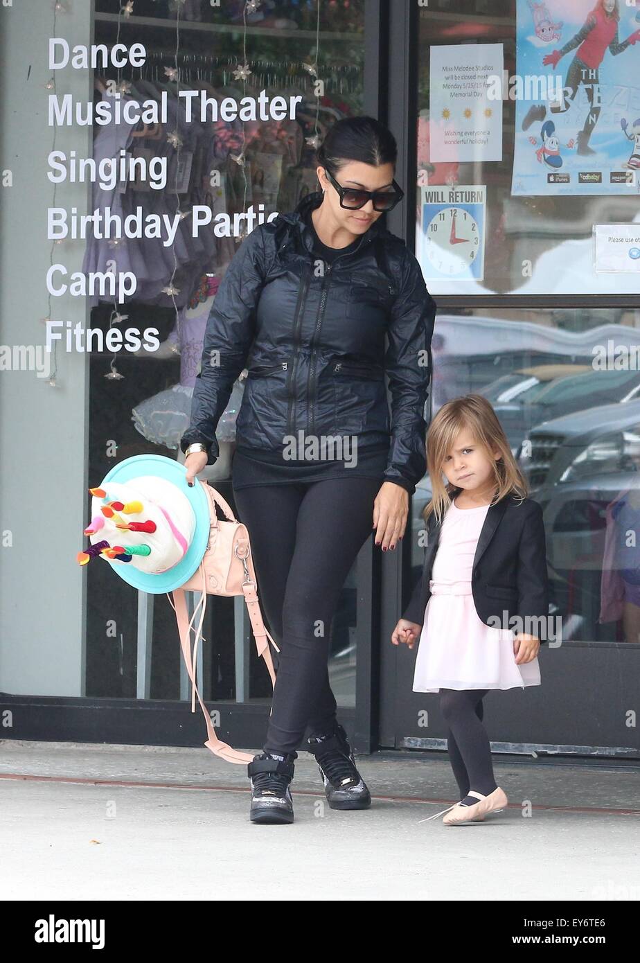 Kourtney Kardashian takes her daughter Penelope to ballet class ...