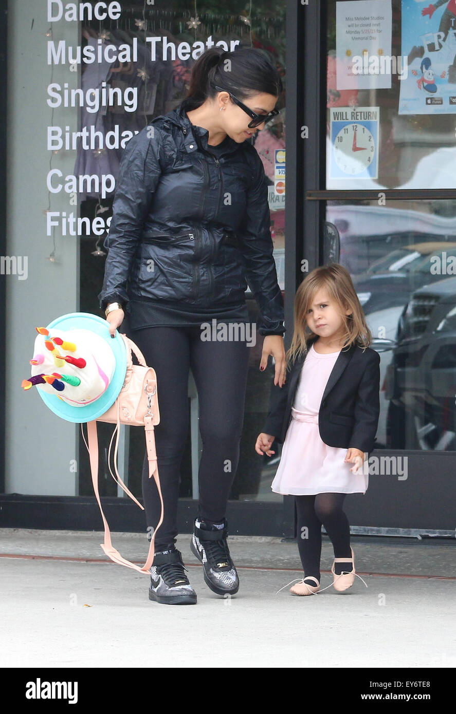Kourtney Kardashian takes her daughter Penelope to ballet class ...