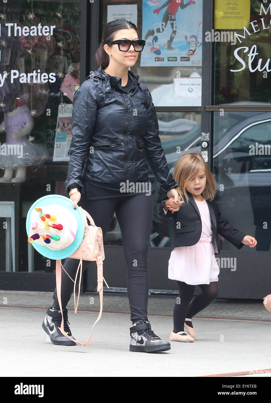 Kourtney Kardashian takes her daughter Penelope to ballet class ...