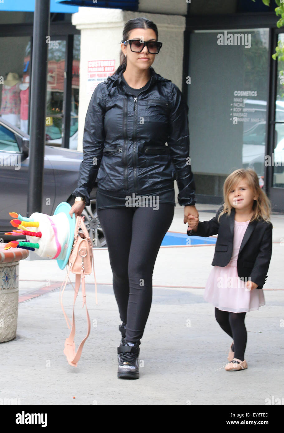 Kourtney Kardashian takes her daughter Penelope to ballet class ...
