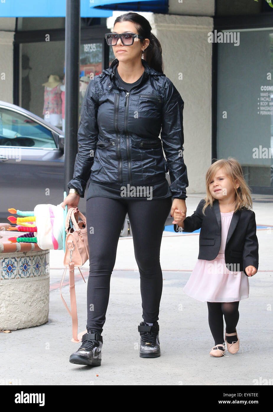 Kourtney Kardashian takes her daughter Penelope to ballet class ...