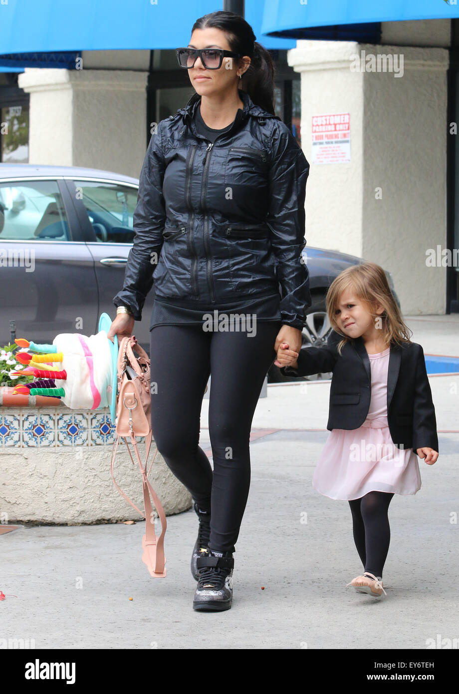 Kourtney Kardashian takes her daughter Penelope to ballet class ...